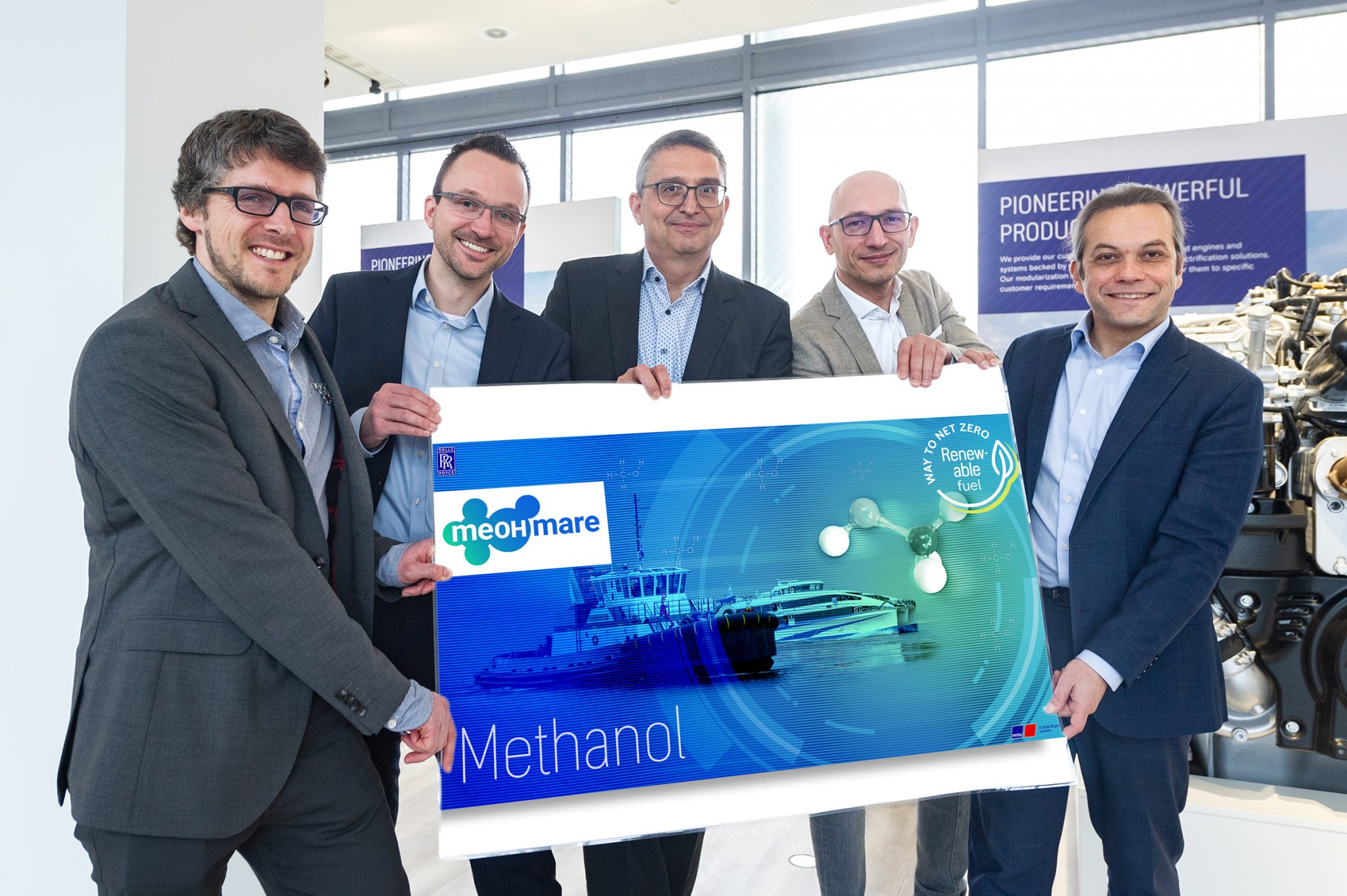 High-speed marine engine based on regeneratively produced methanol ...